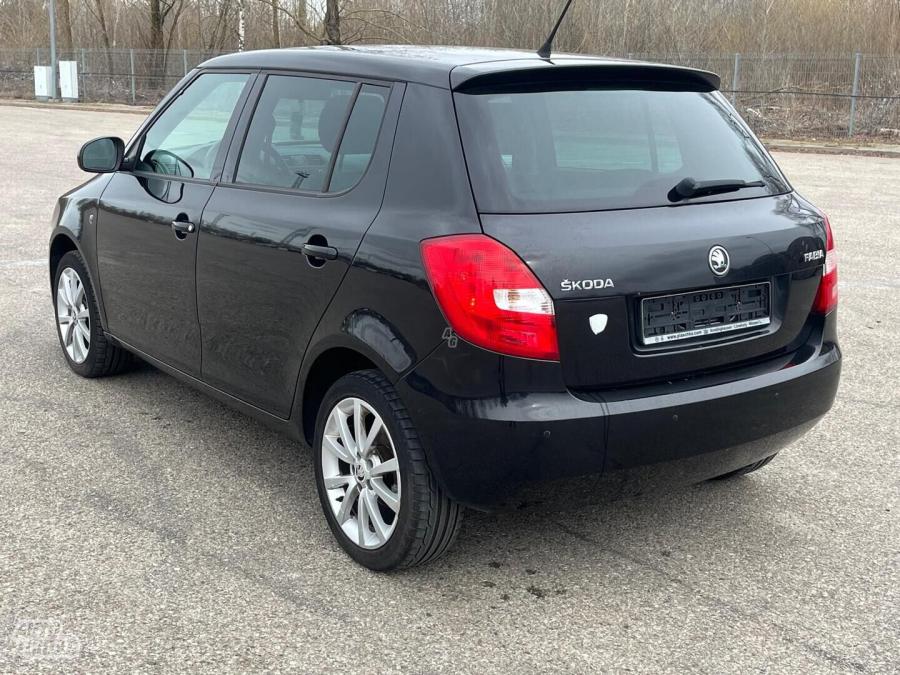 Black Skoda Fabia 2014 in Marijampole, with an engine capacity of 1.20 L and mileage of 233 thousand km for 2650 €, photo 4 on AUTOMOTO.COM.LV