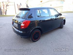 Black Skoda Fabia 2014 in Tallinn, with an engine capacity of 1.60 L and mileage of 234 thousand km for 4500 €, photo 4 on AUTOMOTO.COM.LV
