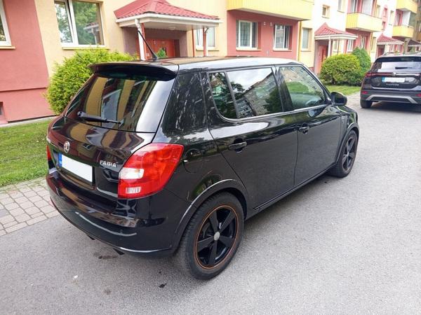 Melns Skoda Fabia 2014 Tallina, ar dzinēja tilpumu 1.60 L un nobraukumu 235 tūkst. km par 3700 €, foto 3 vietnē AUTOMOTO.COM.LV