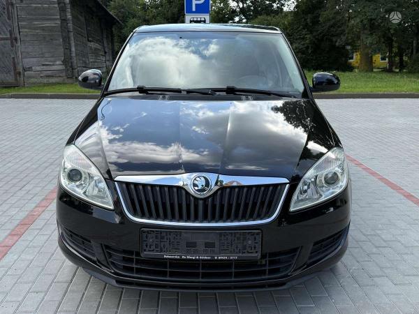 Black Skoda Fabia 2014 in Rokiskis, with an engine capacity of 1.20 L and mileage of 69 thousand km for 4299 €, photo 2 on AUTOMOTO.COM.LV