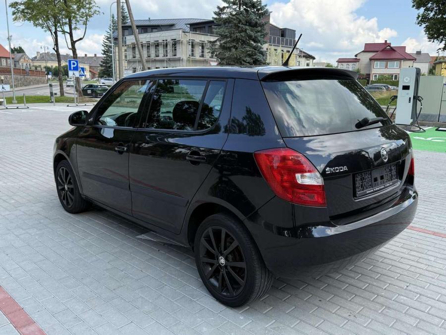 Black Skoda Fabia 2014 in Rokiskis, with an engine capacity of 1.20 L and mileage of 69 thousand km for 4299 €, photo 7 on AUTOMOTO.COM.LV
