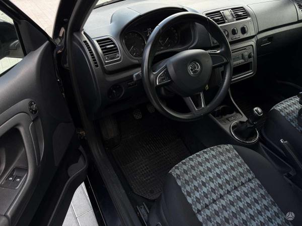 Black Skoda Fabia 2014 in Rokiskis, with an engine capacity of 1.20 L and mileage of 69 thousand km for 4299 €, photo 9 on AUTOMOTO.COM.LV