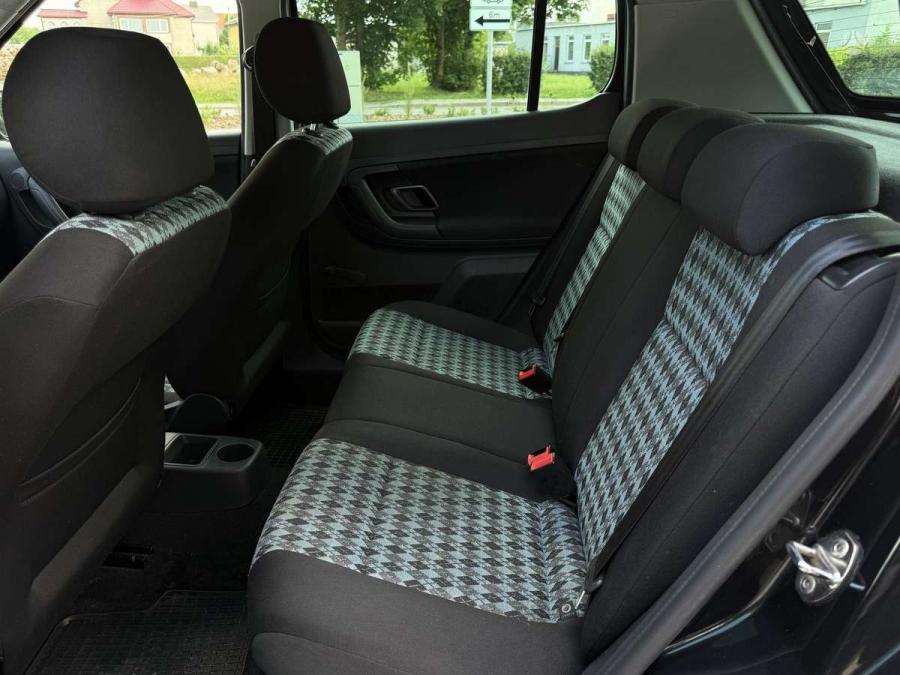 Black Skoda Fabia 2014 in Rokiskis, with an engine capacity of 1.20 L and mileage of 69 thousand km for 4299 €, photo 11 on AUTOMOTO.COM.LV