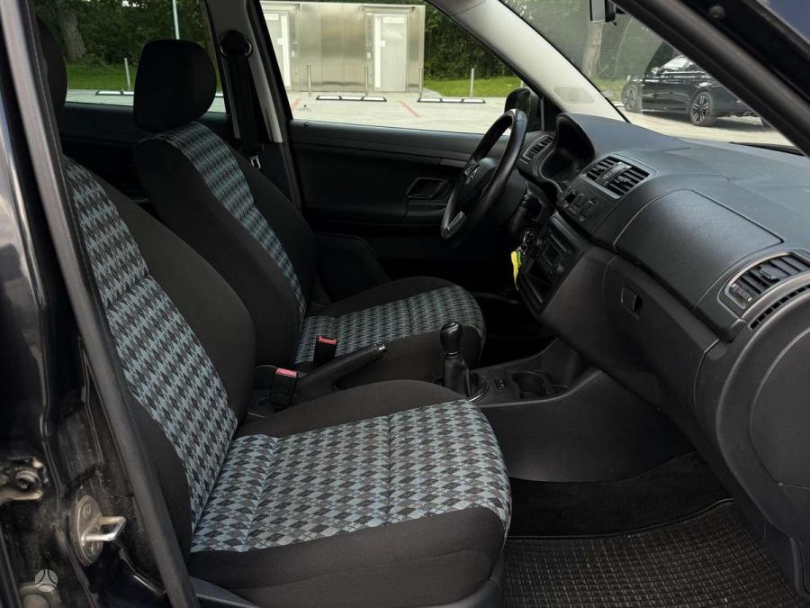 Black Skoda Fabia 2014 in Rokiskis, with an engine capacity of 1.20 L and mileage of 69 thousand km for 4299 €, photo 15 on AUTOMOTO.COM.LV