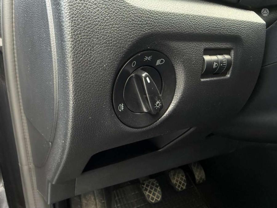 Black Skoda Fabia 2014 in Rokiskis, with an engine capacity of 1.20 L and mileage of 69 thousand km for 4299 €, photo 16 on AUTOMOTO.COM.LV