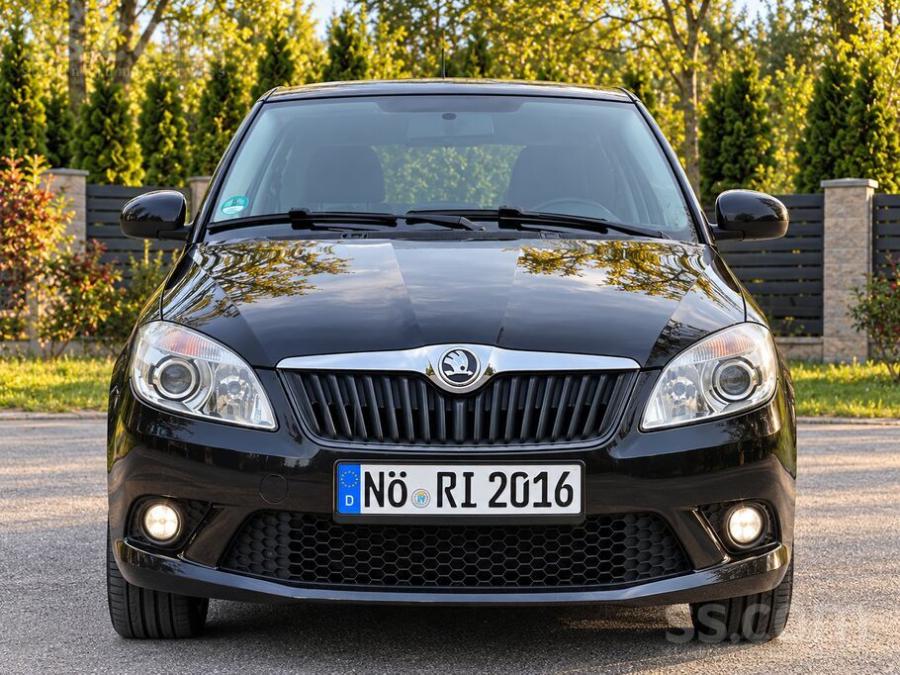 Black Skoda Fabia 2015 in Jelgava, with an engine capacity of 1.20 L and mileage of 234 thousand km for 4500 €, photo 1 on AUTOMOTO.COM.LV