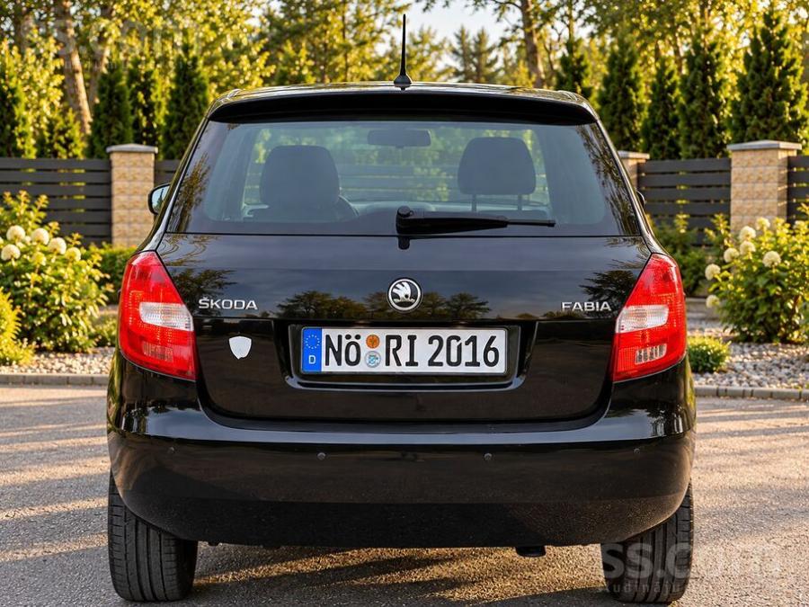 Black Skoda Fabia 2015 in Jelgava, with an engine capacity of 1.20 L and mileage of 234 thousand km for 4500 €, photo 7 on AUTOMOTO.COM.LV