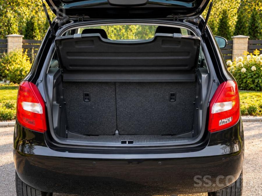 Black Skoda Fabia 2015 in Jelgava, with an engine capacity of 1.20 L and mileage of 234 thousand km for 4500 €, photo 8 on AUTOMOTO.COM.LV