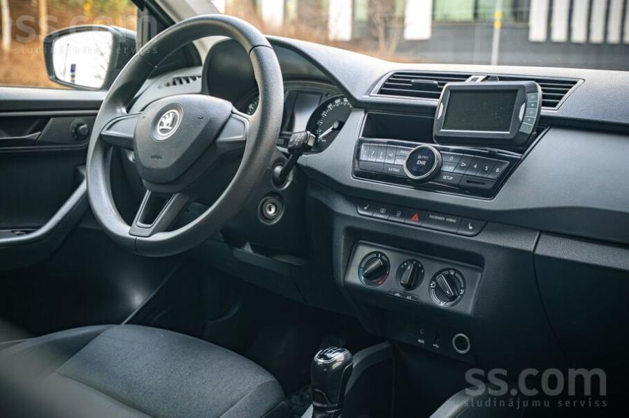 Black Skoda Fabia 2016 in Riga, with an engine capacity of 1.00 L and mileage of 0 thousand km for 5290 €, photo 8 on AUTOMOTO.COM.LV