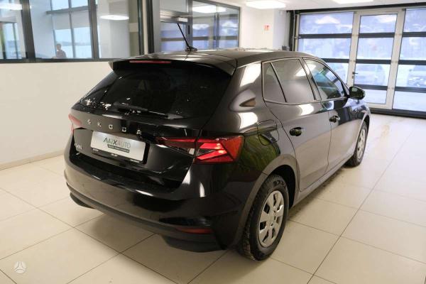 Black Skoda Fabia 2022 in Vilnius, with an engine capacity of 1.00 L and mileage of 42 thousand km for 11900 €, photo 2 on AUTOMOTO.COM.LV
