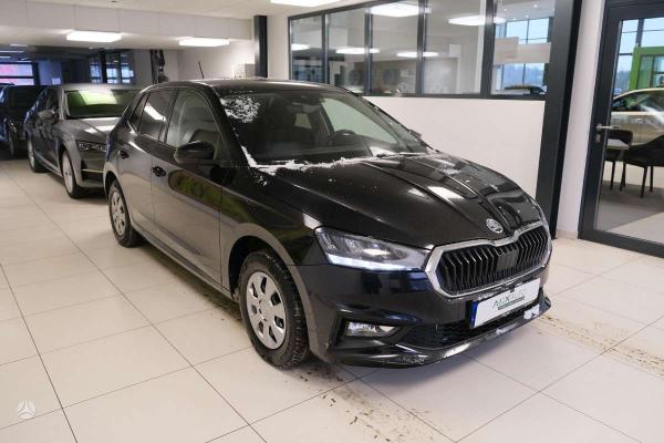 Black Skoda Fabia 2022 in Vilnius, with an engine capacity of 1.00 L and mileage of 42 thousand km for 11900 €, photo 3 on AUTOMOTO.COM.LV