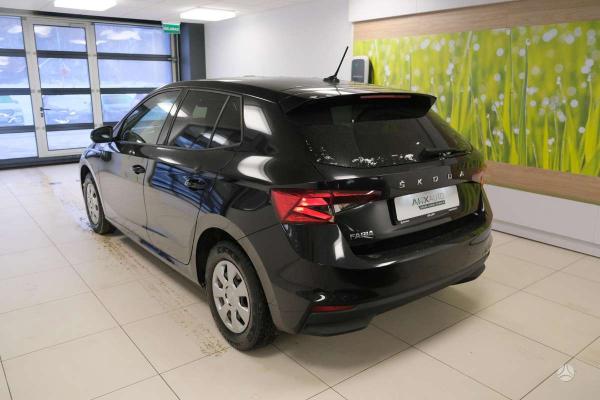 Black Skoda Fabia 2022 in Vilnius, with an engine capacity of 1.00 L and mileage of 42 thousand km for 11900 €, photo 4 on AUTOMOTO.COM.LV