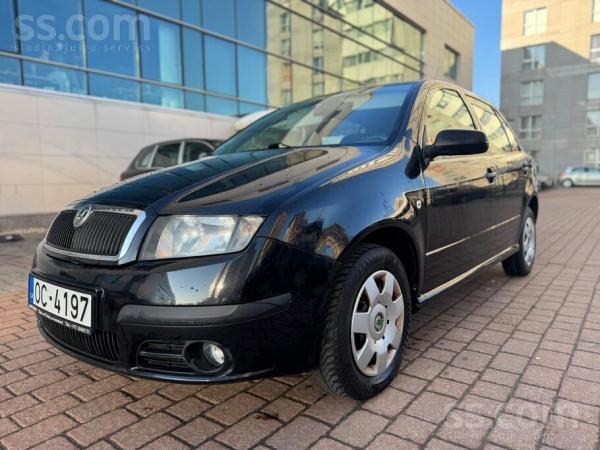 Black Skoda Fabia 2005 in Riga, with an engine capacity of 1.20 L and mileage of 0 thousand km for 1300 €, photo 2 on AUTOMOTO.COM.LV