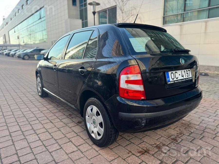 Black Skoda Fabia 2005 in Riga, with an engine capacity of 1.20 L and mileage of 0 thousand km for 1300 €, photo 5 on AUTOMOTO.COM.LV