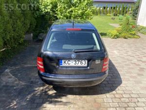 Black Skoda Fabia 2004 in Riga, with an engine capacity of 1.40 L and mileage of 273 thousand km for 1450 €, photo 3 on AUTOMOTO.COM.LV