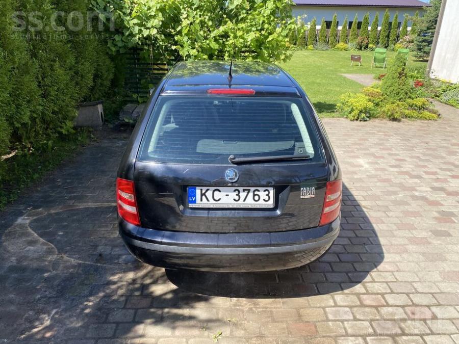 Black Skoda Fabia 2004 in Riga, with an engine capacity of 1.40 L and mileage of 273 thousand km for 1450 €, photo 3 on AUTOMOTO.COM.LV