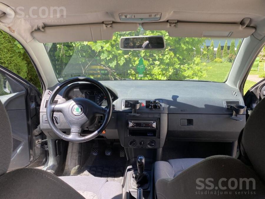 Black Skoda Fabia 2004 in Riga, with an engine capacity of 1.40 L and mileage of 273 thousand km for 1450 €, photo 6 on AUTOMOTO.COM.LV