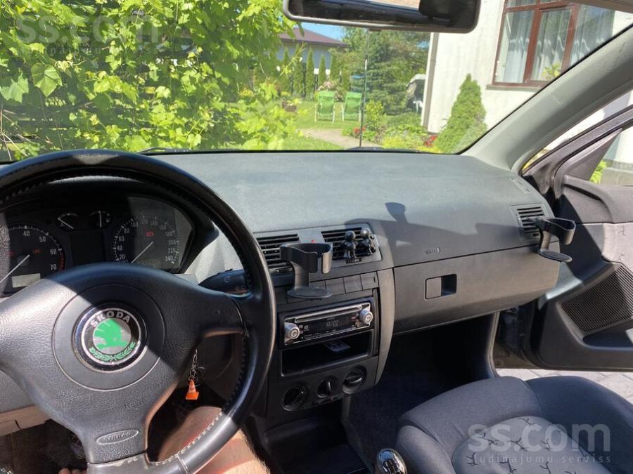 Black Skoda Fabia 2004 in Riga, with an engine capacity of 1.40 L and mileage of 273 thousand km for 1450 €, photo 7 on AUTOMOTO.COM.LV