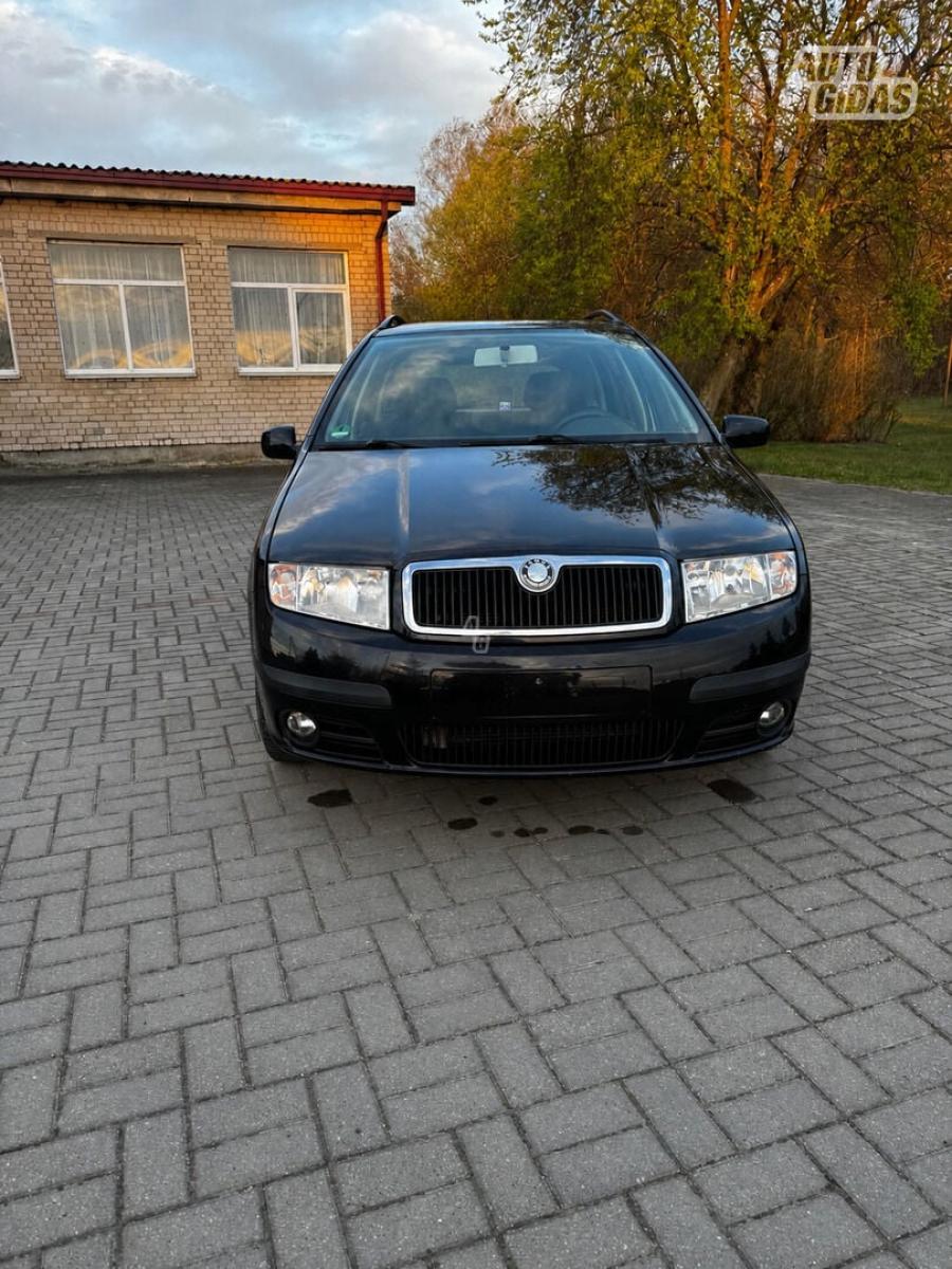 Черный Шкода Фабия 2006 в Мариямполе, объемом двигателя 2.00 л и пробегом 237 тыс. км за 1200 €, фото 1 на AUTOMOTO.COM.LV