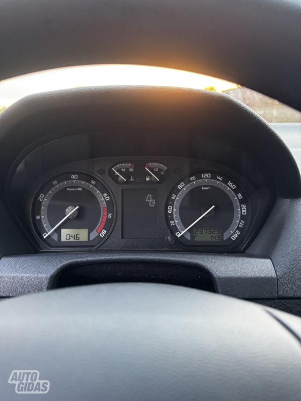 Melns Skoda Fabia 2006 Marijampole, ar dzinēja tilpumu 2.00 L un nobraukumu 237 tūkst. km par 1200 €, foto 10 vietnē AUTOMOTO.COM.LV