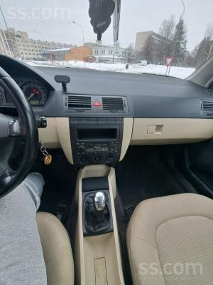 Black Skoda Fabia 2006 in Daugavpils, with an engine capacity of 1.40 L and mileage of 391 thousand km for 950 €, photo 12 on AUTOMOTO.COM.LV