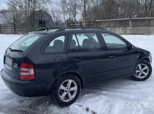 Melns Skoda Fabia 2007 Rīga, ar dzinēja tilpumu 1.90 L un nobraukumu 317 tūkst. km par 1400 €, foto 2 vietnē AUTOMOTO.COM.LV