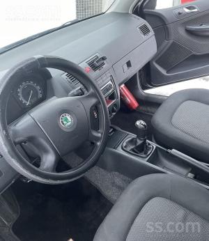 Melns Skoda Fabia 2007 Rīga, ar dzinēja tilpumu 1.90 L un nobraukumu 317 tūkst. km par 1400 €, foto 6 vietnē AUTOMOTO.COM.LV