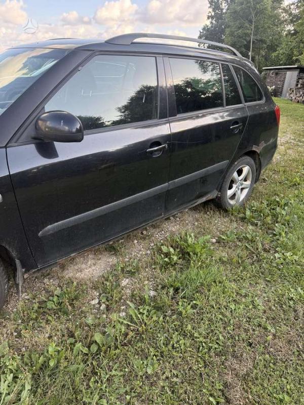 Melns Skoda Fabia 2008 Panevēža, ar dzinēja tilpumu 1.90 L un nobraukumu 310 tūkst. km par 700 €, foto 2 vietnē AUTOMOTO.COM.LV