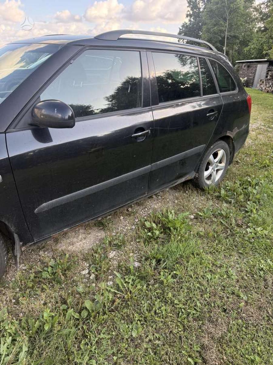 Black Skoda Fabia 2008 in Panevezys, with an engine capacity of 1.90 L and mileage of 310 thousand km for 700 €, photo 3 on AUTOMOTO.COM.LV