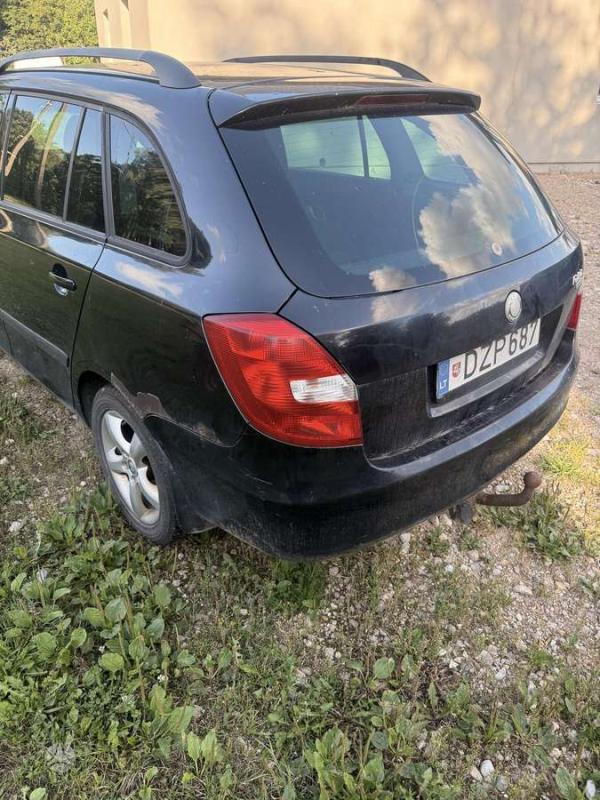 Melns Skoda Fabia 2008 Panevēža, ar dzinēja tilpumu 1.90 L un nobraukumu 310 tūkst. km par 700 €, foto 3 vietnē AUTOMOTO.COM.LV
