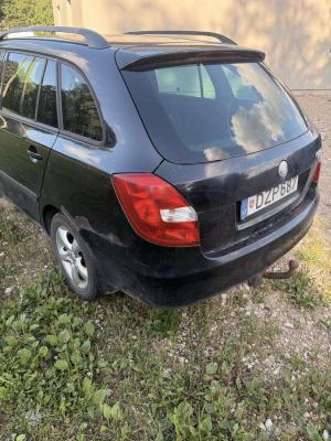 Black Skoda Fabia 2008 in Panevezys, with an engine capacity of 1.90 L and mileage of 310 thousand km for 700 €, photo 4 on AUTOMOTO.COM.LV