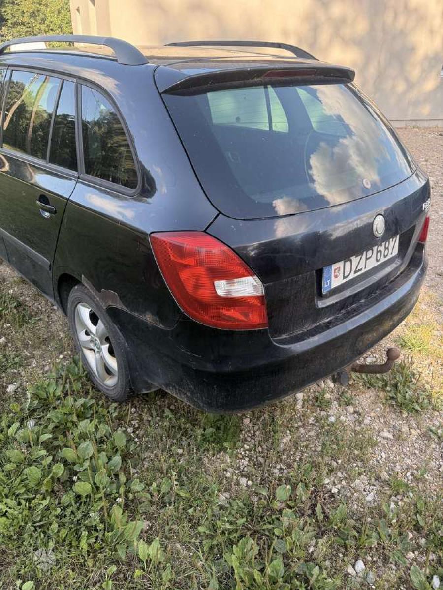 Black Skoda Fabia 2008 in Panevezys, with an engine capacity of 1.90 L and mileage of 310 thousand km for 700 €, photo 4 on AUTOMOTO.COM.LV