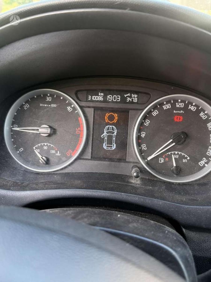 Black Skoda Fabia 2008 in Panevezys, with an engine capacity of 1.90 L and mileage of 310 thousand km for 700 €, photo 7 on AUTOMOTO.COM.LV