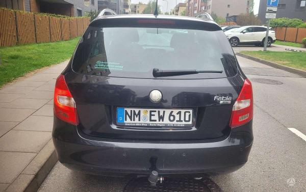 Black Skoda Fabia 2009 in Vilnius, with an engine capacity of 1.60 L and mileage of 196 thousand km for 3888 €, photo 9 on AUTOMOTO.COM.LV