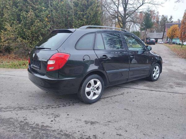 Black Skoda Fabia 2010 in Kaunas, with an engine capacity of 1.20 L and mileage of 36 thousand km for 2000 €, photo 4 on AUTOMOTO.COM.LV