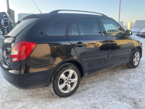 Black Skoda Fabia 2010 in Vilnius, with an engine capacity of 1.42 L and mileage of 361 thousand km for 2250 €, photo 2 on AUTOMOTO.COM.LV
