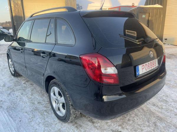 Black Skoda Fabia 2010 in Vilnius, with an engine capacity of 1.42 L and mileage of 361 thousand km for 2250 €, photo 5 on AUTOMOTO.COM.LV