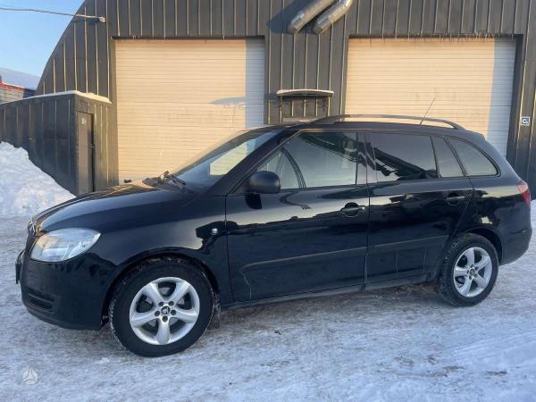 Black Skoda Fabia 2010 in Vilnius, with an engine capacity of 1.42 L and mileage of 361 thousand km for 2250 €, photo 3 on AUTOMOTO.COM.LV