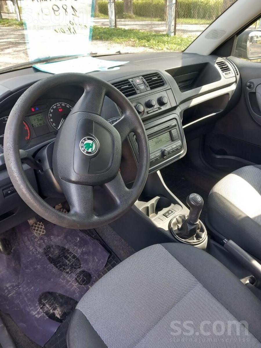 Melns Skoda Fabia 2010 Cēsis, ar dzinēja tilpumu 1.40 L un nobraukumu 318 tūkst. km par 1890 €, foto 4 vietnē AUTOMOTO.COM.LV