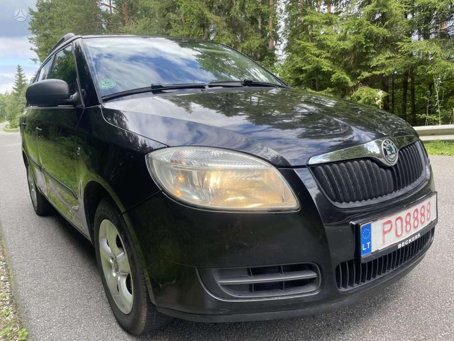 Black Skoda Fabia 2010 in Vilnius, with an engine capacity of 1.42 L and mileage of 363 thousand km for 1699 €, photo 3 on AUTOMOTO.COM.LV