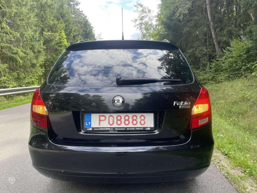 Black Skoda Fabia 2010 in Vilnius, with an engine capacity of 1.42 L and mileage of 363 thousand km for 1699 €, photo 5 on AUTOMOTO.COM.LV