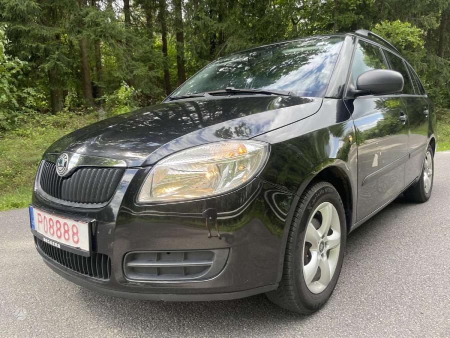 Black Skoda Fabia 2010 in Vilnius, with an engine capacity of 1.42 L and mileage of 363 thousand km for 1699 €, photo 8 on AUTOMOTO.COM.LV