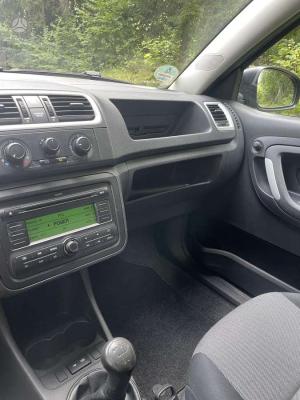 Black Skoda Fabia 2010 in Vilnius, with an engine capacity of 1.42 L and mileage of 363 thousand km for 1699 €, photo 12 on AUTOMOTO.COM.LV