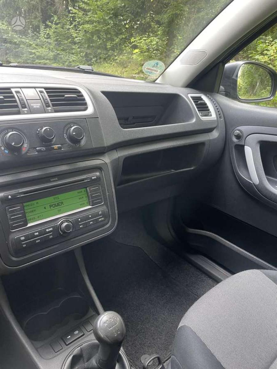 Black Skoda Fabia 2010 in Vilnius, with an engine capacity of 1.42 L and mileage of 363 thousand km for 1699 €, photo 12 on AUTOMOTO.COM.LV
