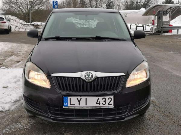 Black Skoda Fabia 2011 in Vilnius, with an engine capacity of 1.20 L and mileage of 193 thousand km for 1500 €, photo 6 on AUTOMOTO.COM.LV