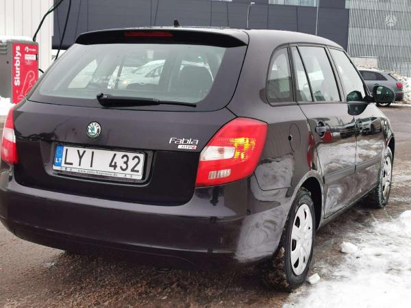 Black Skoda Fabia 2011 in Vilnius, with an engine capacity of 1.20 L and mileage of 193 thousand km for 1500 €, photo 7 on AUTOMOTO.COM.LV