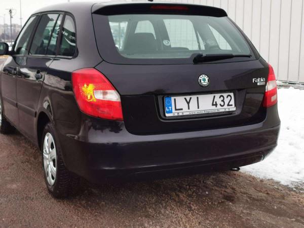 Black Skoda Fabia 2011 in Vilnius, with an engine capacity of 1.20 L and mileage of 193 thousand km for 1500 €, photo 8 on AUTOMOTO.COM.LV