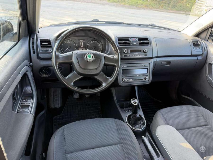 Melns Skoda Fabia 2011 Šauļi, ar dzinēja tilpumu 1.20 L un nobraukumu 254 tūkst. km par 2600 €, foto 12 vietnē AUTOMOTO.COM.LV
