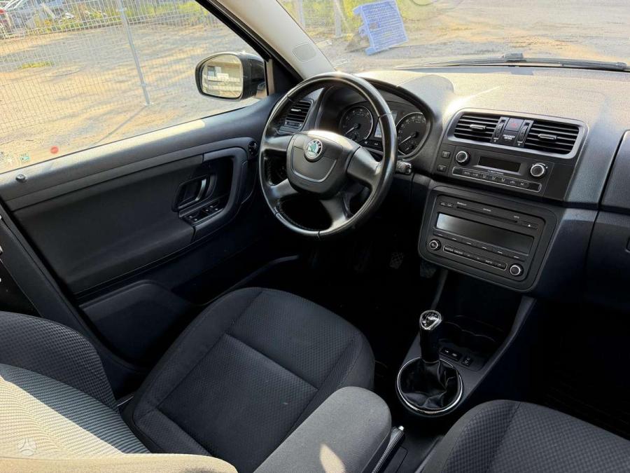 Melns Skoda Fabia 2011 Šauļi, ar dzinēja tilpumu 1.20 L un nobraukumu 254 tūkst. km par 2600 €, foto 14 vietnē AUTOMOTO.COM.LV