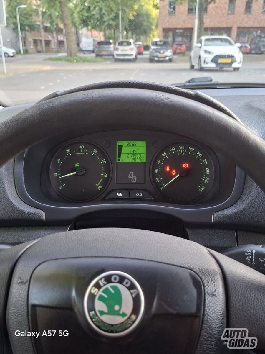 Black Skoda Fabia 2013 in Kaunas, with an engine capacity of 1.20 L and mileage of 218 thousand km for 3050 €, photo 8 on AUTOMOTO.COM.LV